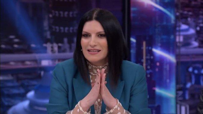 Laura Pausini non canta "Bella Ciao", scoppia la polemica e lei risponde