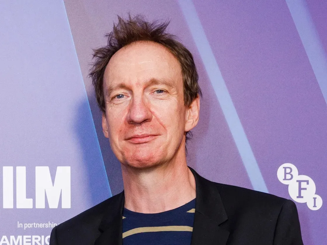 David Thewlis è il nuovo Sherlock Holmes - Trash Italiano