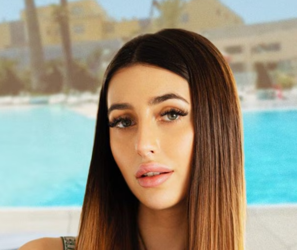 Michelle Comi: "Ho trovato chi mi paga la vacanza" - Trash Italiano