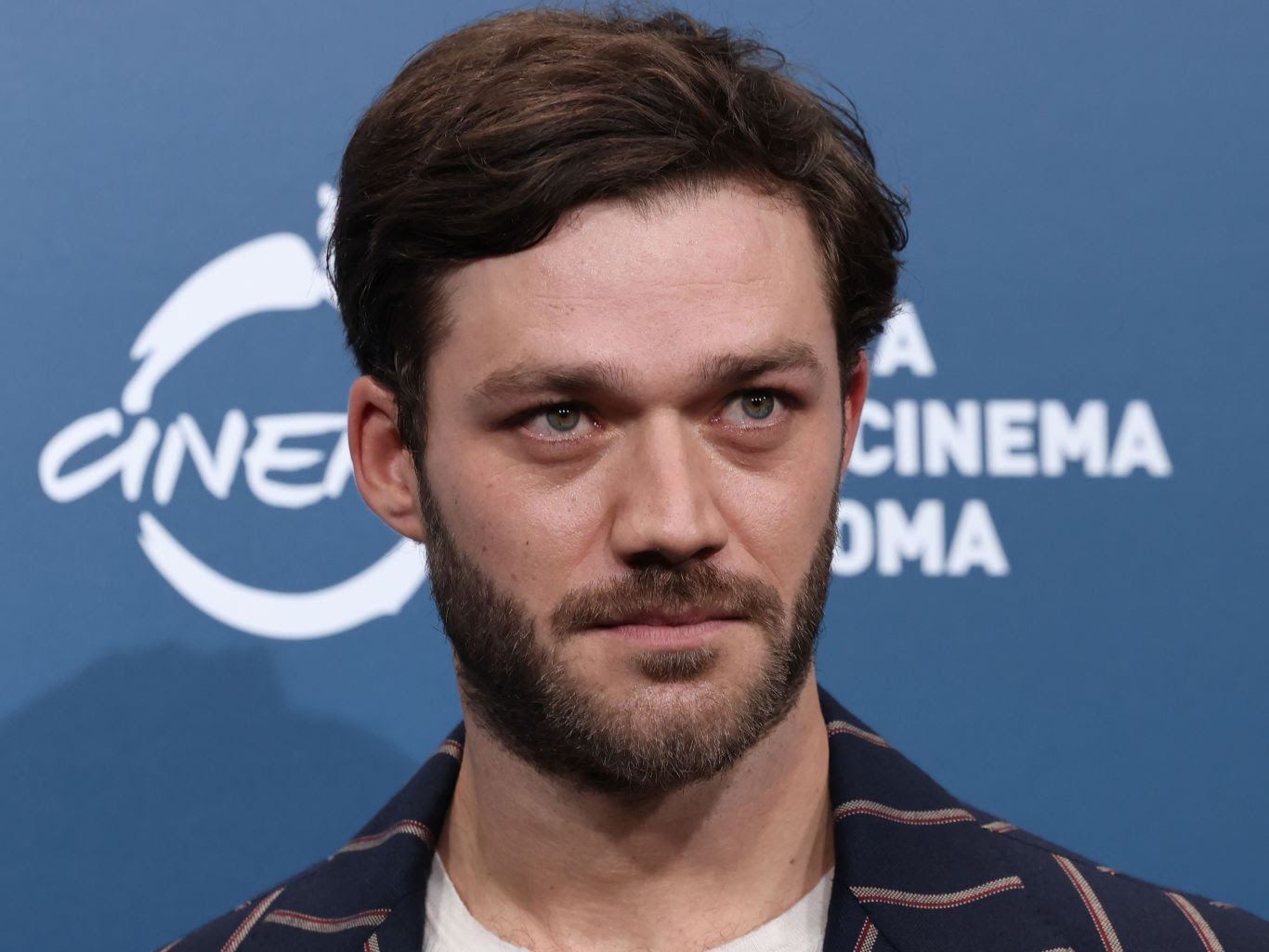 Lorenzo Richelmy: "27.432 messaggi, 1000 foto a sfondo erotico" - Trash ...
